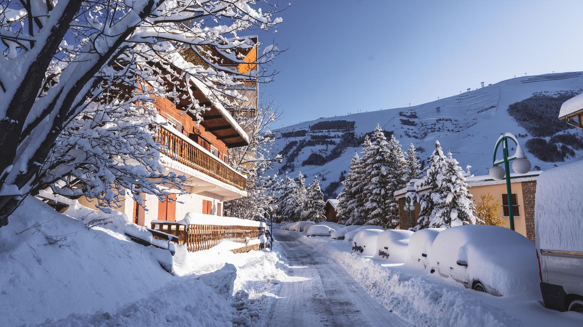 ROAD CONDITIONS | Ski resort Alps : Les 2 Alpes tourist office, ski ...
